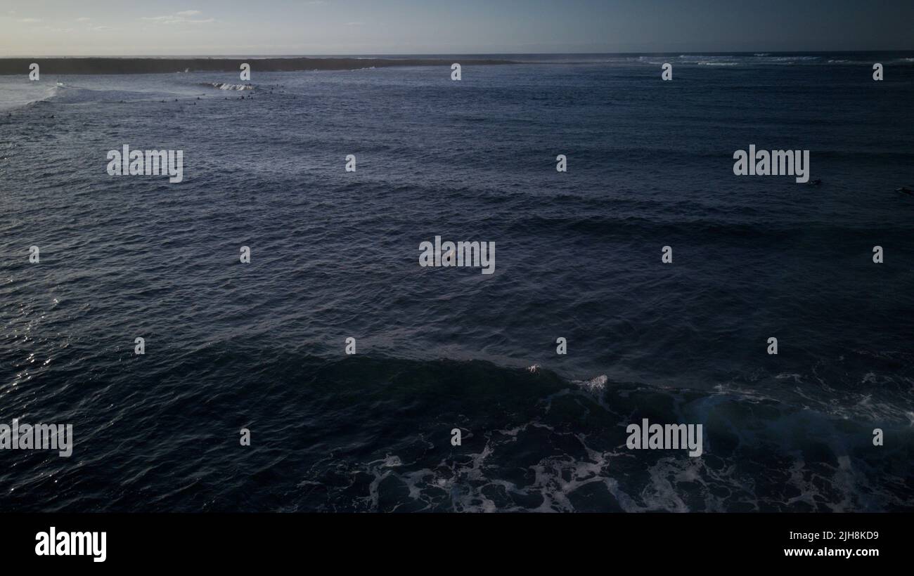 Big wave sea people hi-res stock photography and images - Alamy