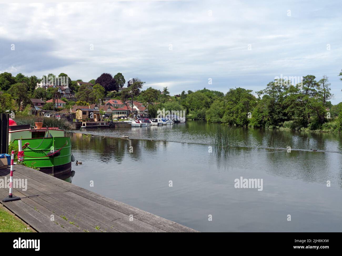 River Avon scenes at Saltford with boats, barges and narrow boats ...