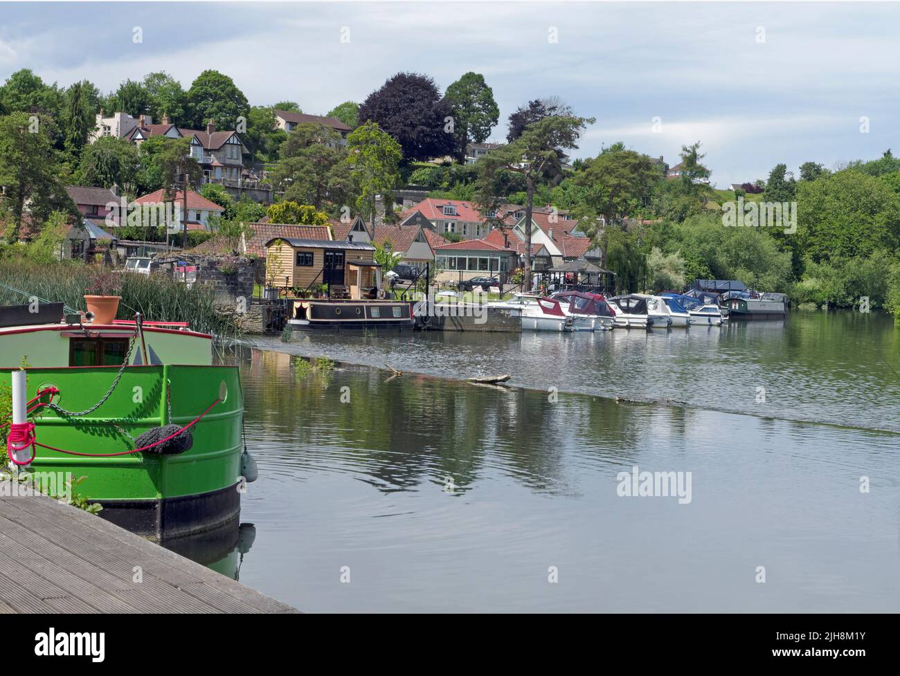 River Avon scenes at Saltford with boats, barges and narrow boats ...