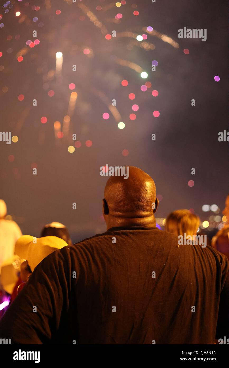 People looking at fireworks hi-res stock photography and images - Alamy