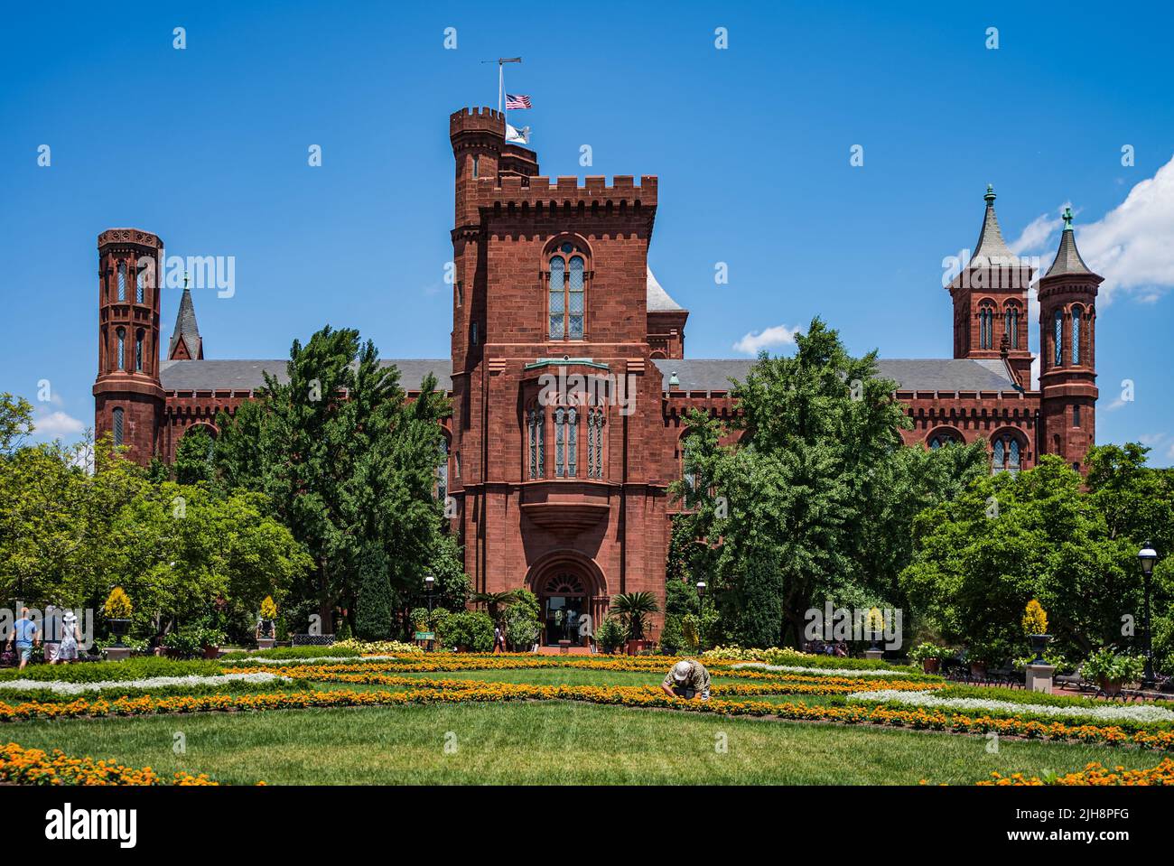 Smithsonian castle architecture hi-res stock photography and images - Alamy