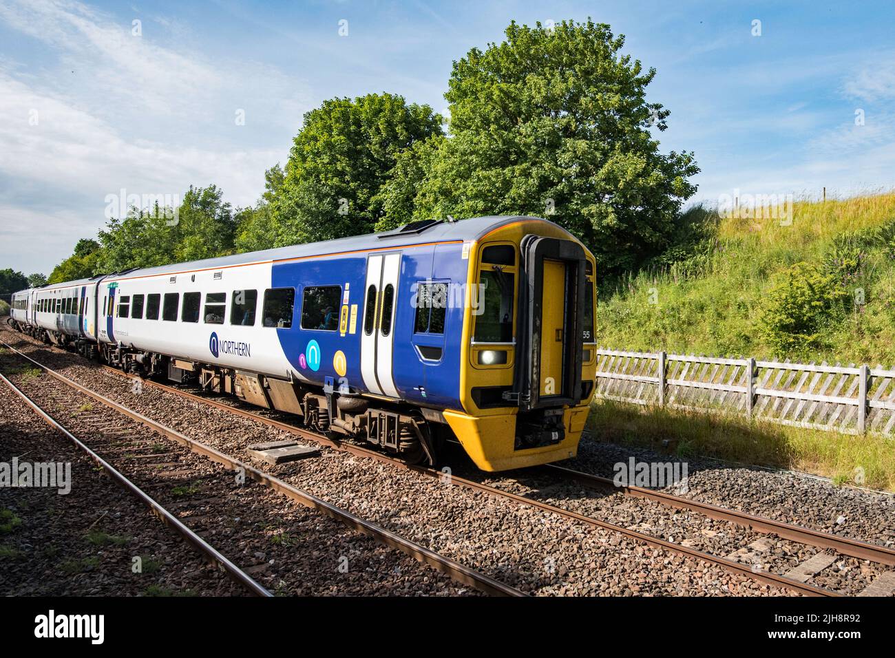 Northern rail type 158 hi-res stock photography and images - Alamy