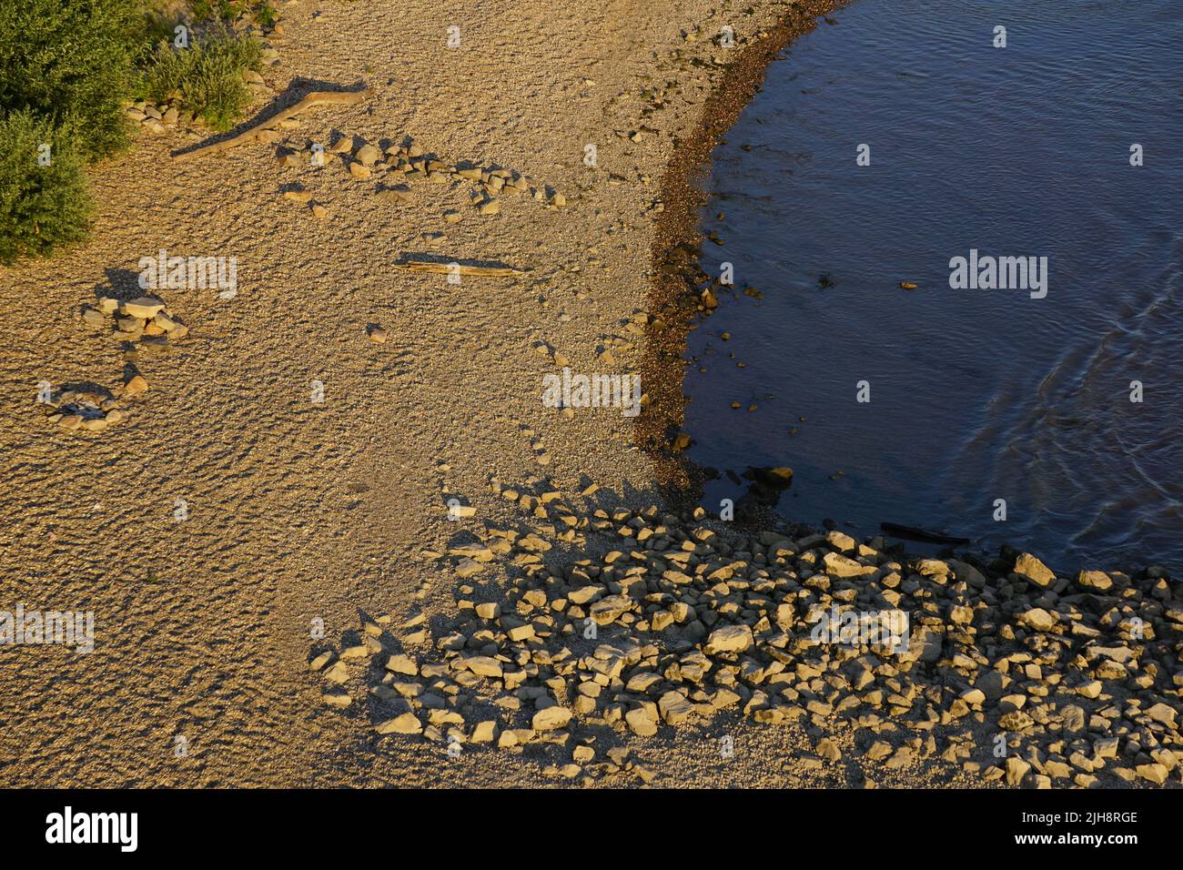 Rock small piece of rock hi-res stock photography and images - Alamy