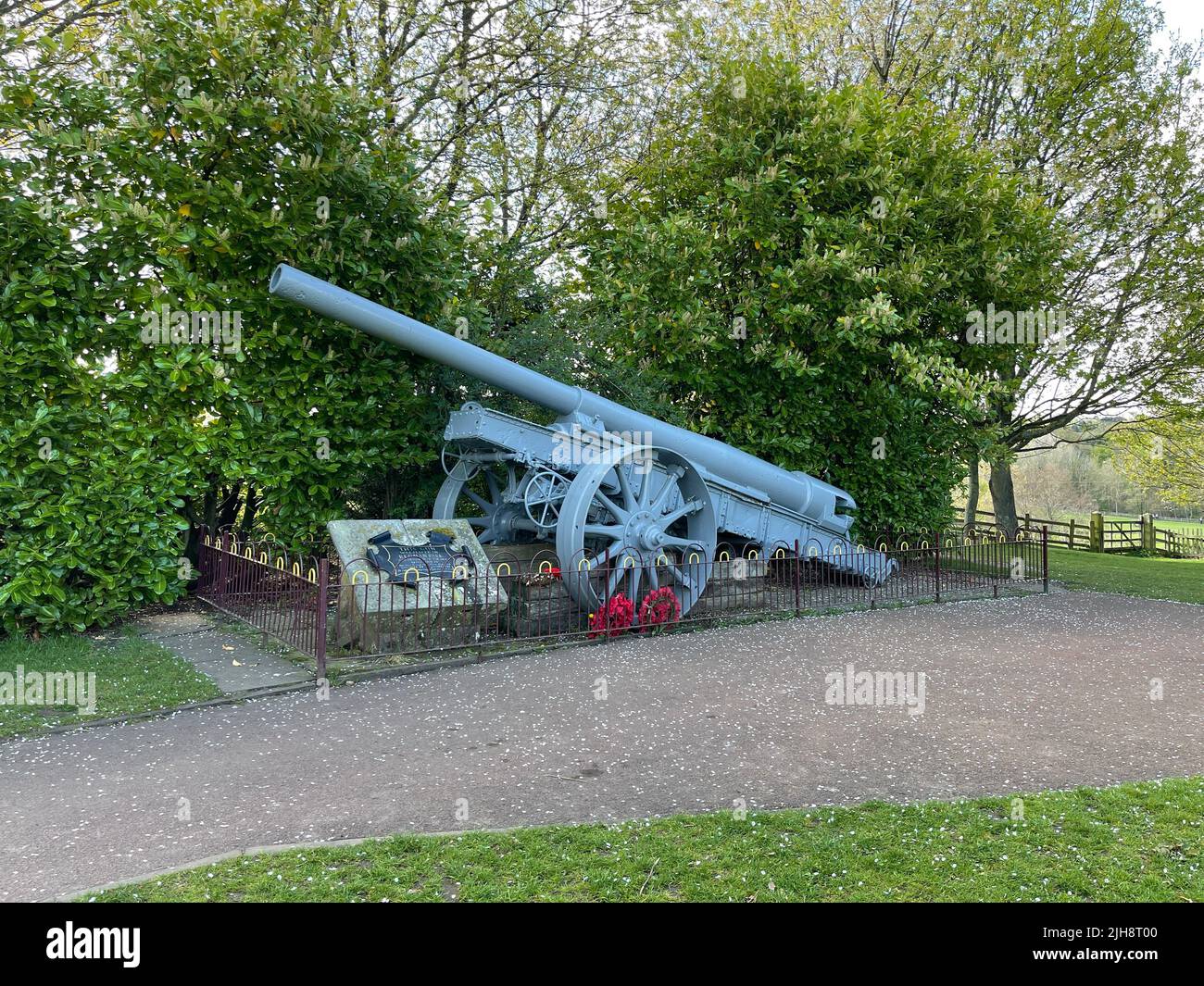 The old world war 1 canon in the park Stock Photo - Alamy