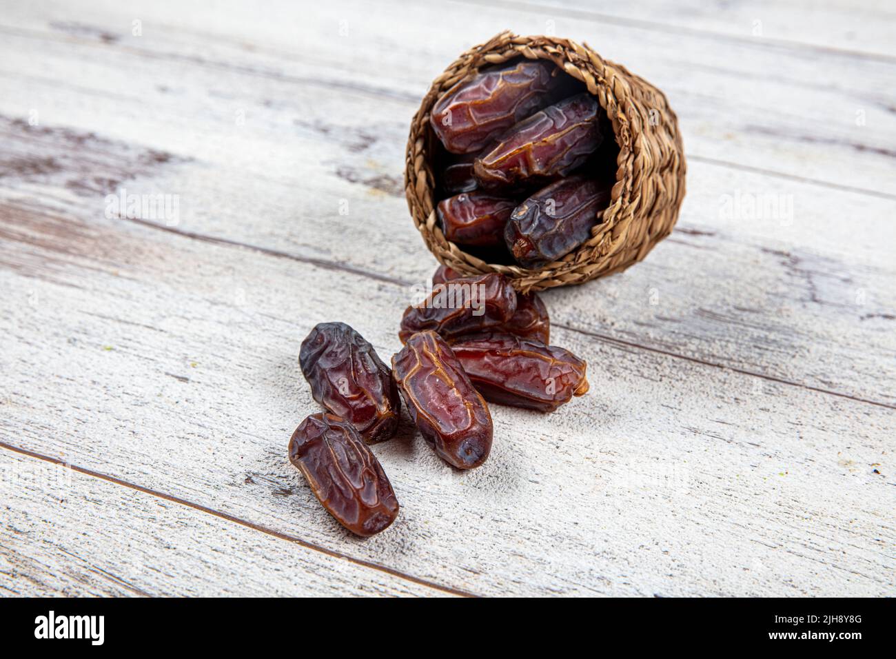 Dates or dates palm fruit (Hurma) is a healthy snack. Him Organic ...