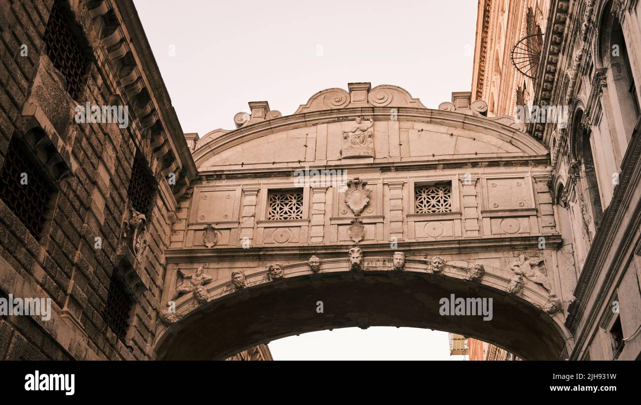 White limestone bridge hi-res stock photography and images - Alamy