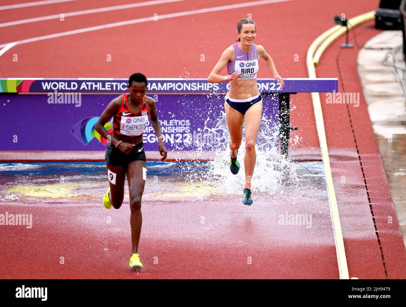 Great Britain's Elizabeth Bird (right) competes in the Women's 3000 ...