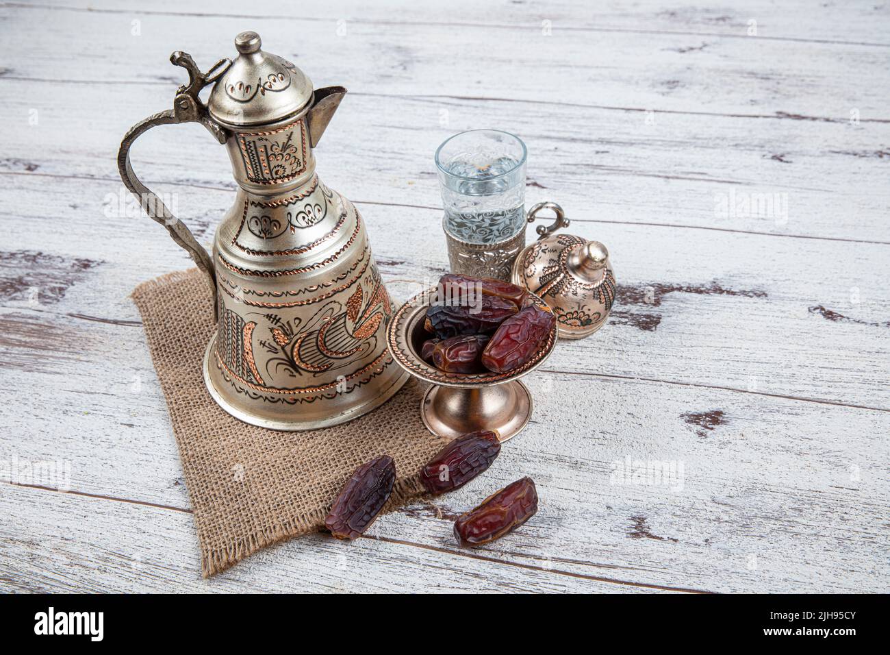 Dates or dates palm fruit (Hurma) is a healthy snack. Him Organic ...