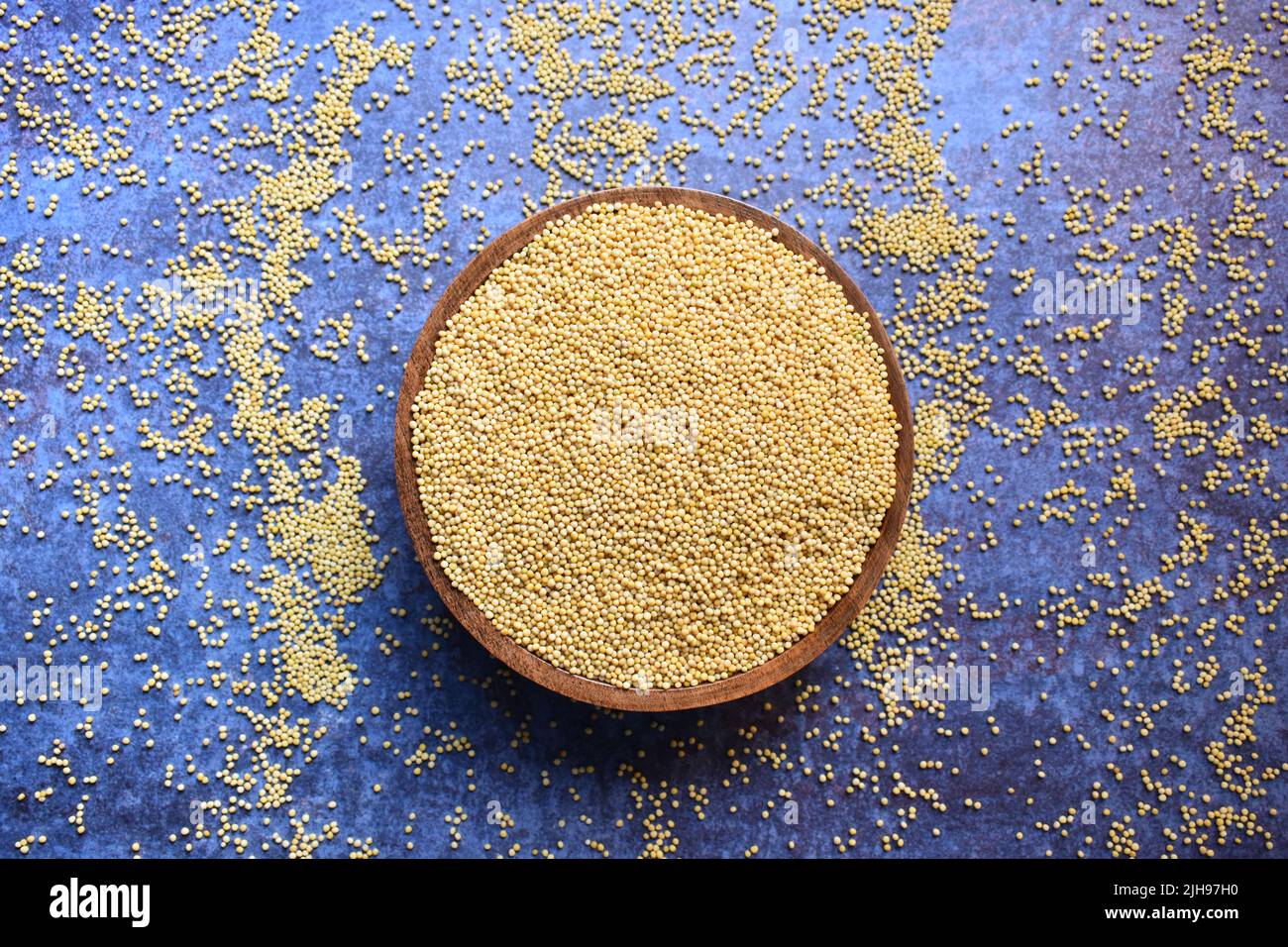 Dried yellow mustard seed hi-res stock photography and images - Alamy