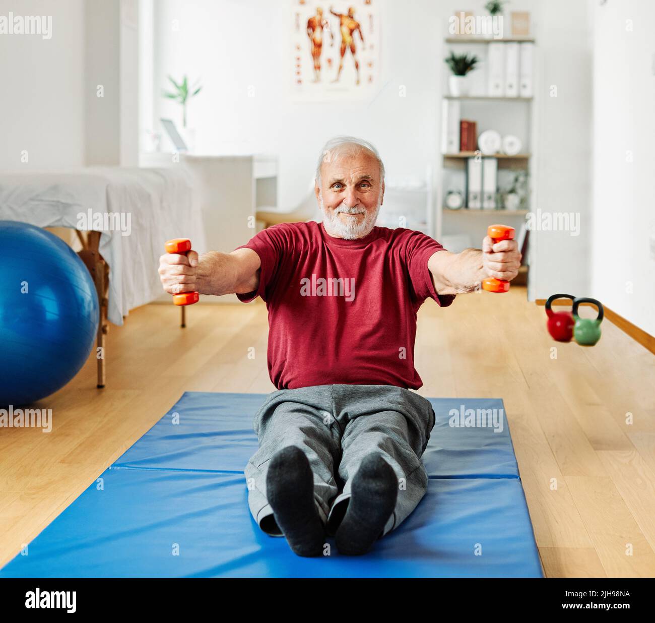 Elderly person dumbbell hi-res stock photography and images - Alamy
