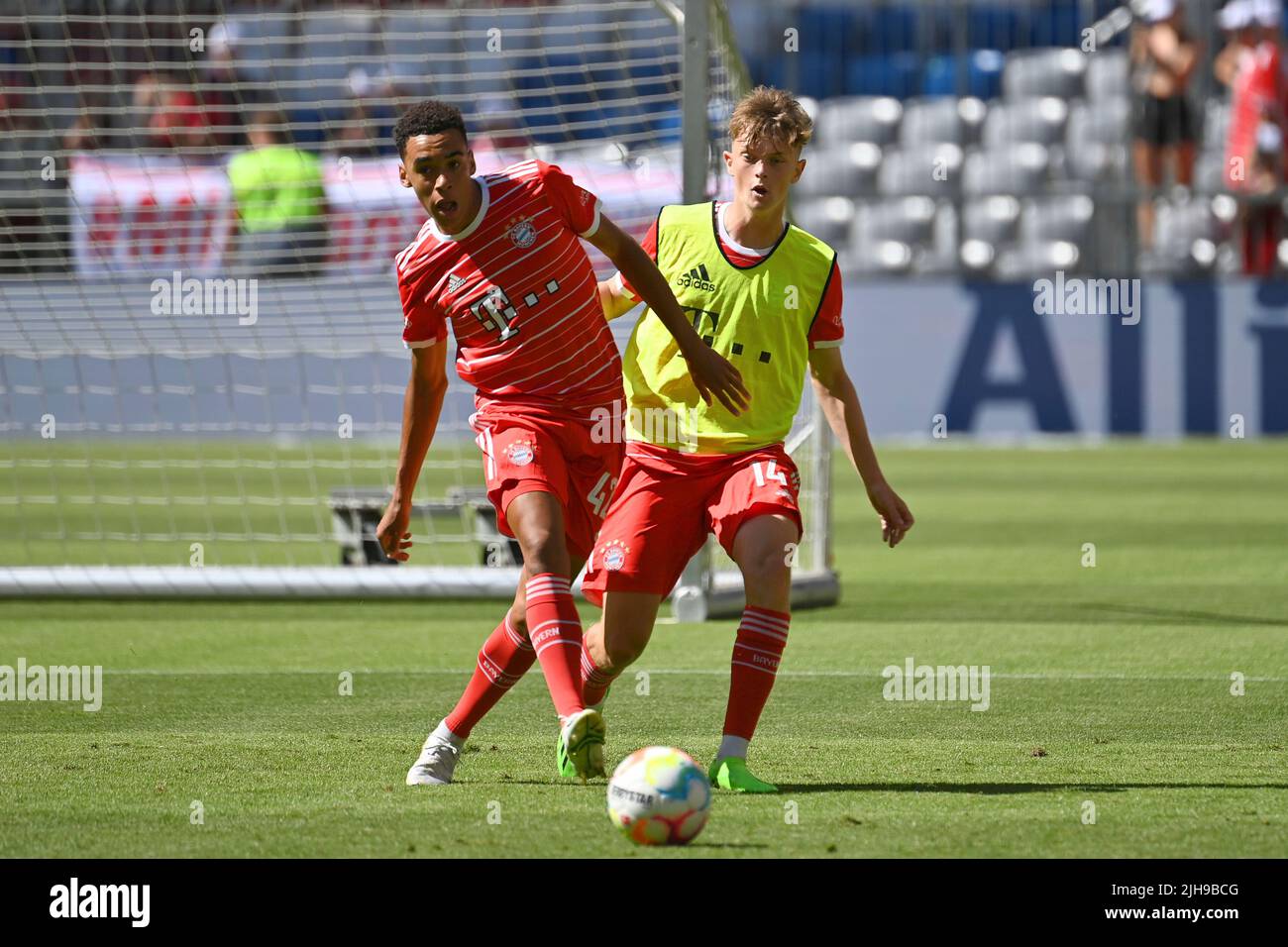 Munich, Deutschland. 16th July, 2022. From left: Jamal MUSIALA (FC Bayern Munich), action, duels ...