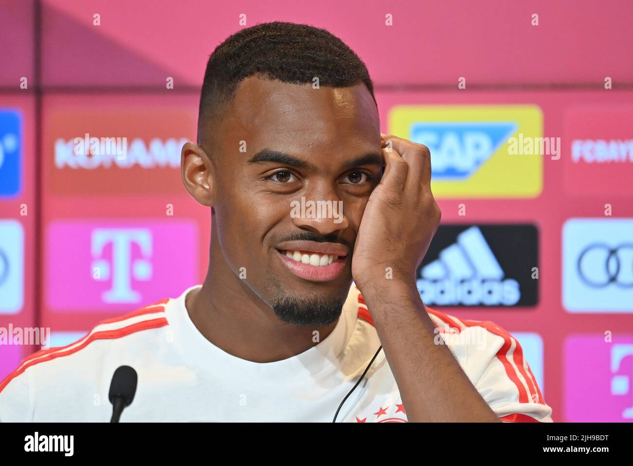 Ryan gravenberch portrait hi-res stock photography and images - Alamy