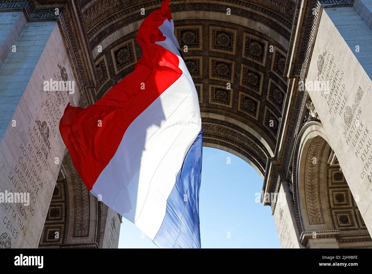 The French flag under the Triumphal arch. The tomb of the unknown ...