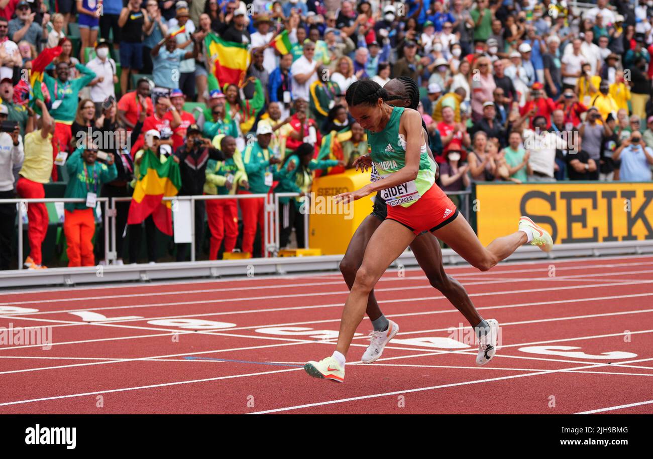Womens 10 000 metres hi-res stock photography and images - Alamy