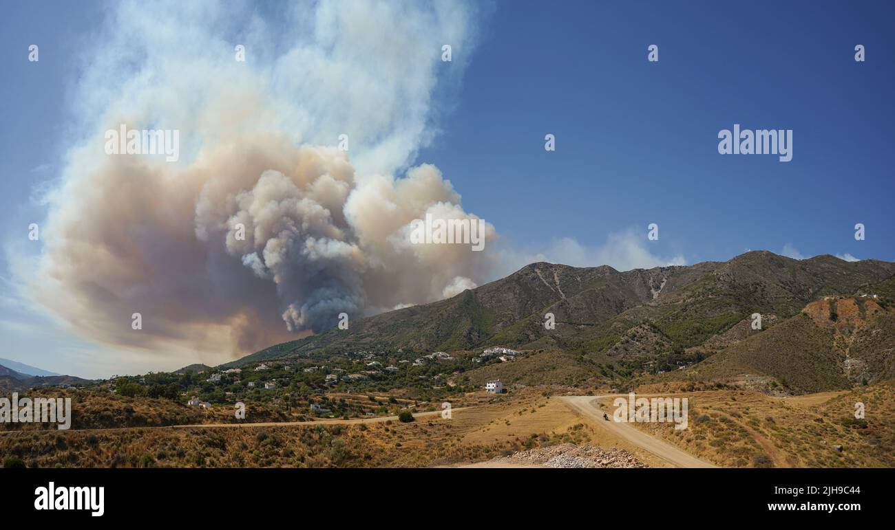 Smoke column hi-res stock photography and images - Alamy