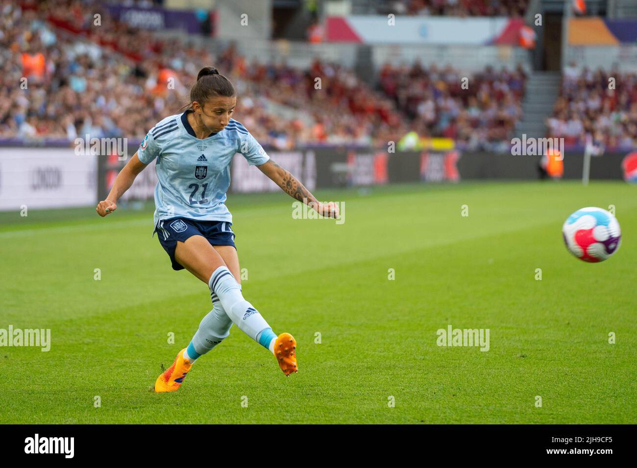 Brentford, UK. 16th July, 2022. Andrea Pereira (20 Spain) crosses the ...