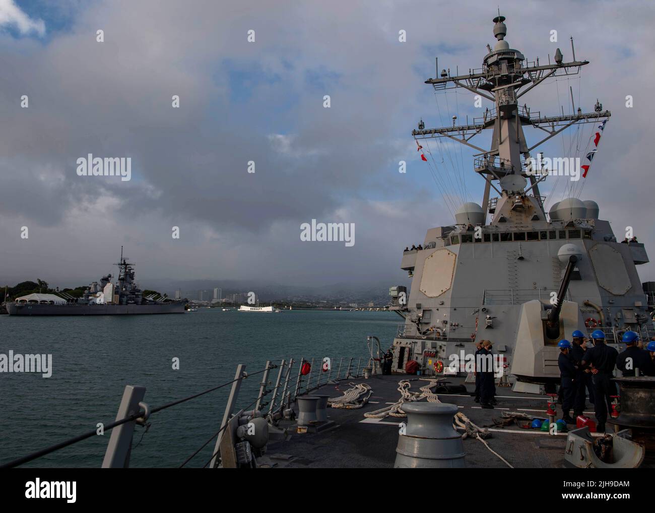 PEARL HARBOR (July 12, 2022) Arleigh Burke-class guided-missile ...