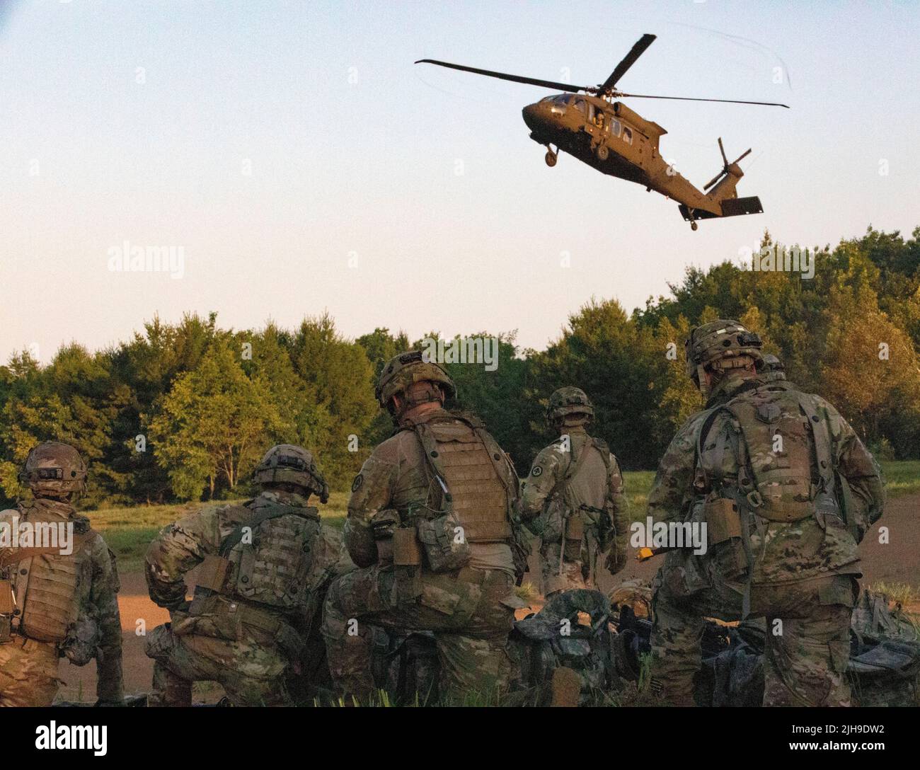 Soldiers of the New Jersey Army National Guard’s Bravo Company, 1st ...