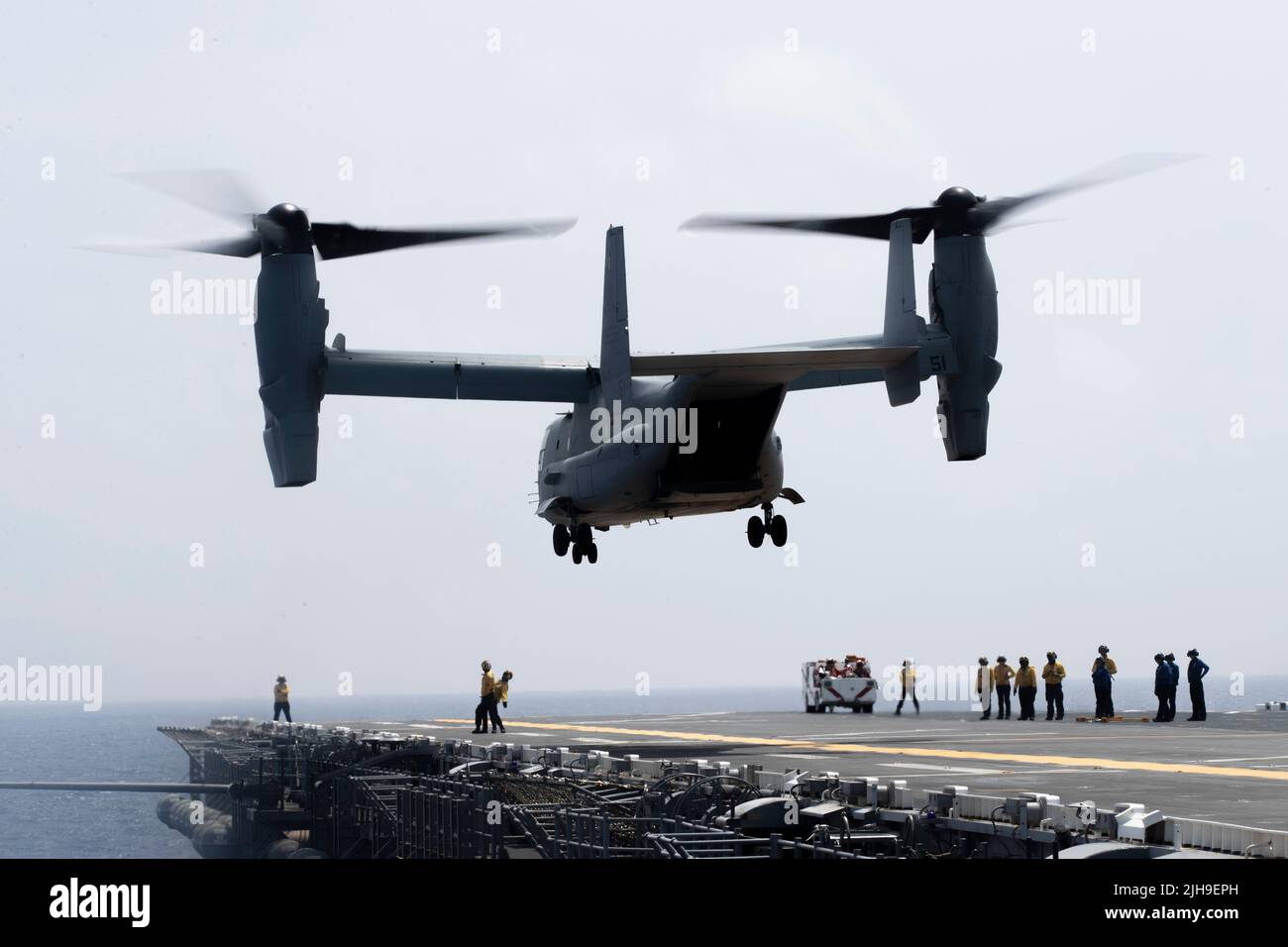 220715-N-XN177-1192 PACIFIC OCEAN (July 15, 2022) – An MV-22 Osprey ...