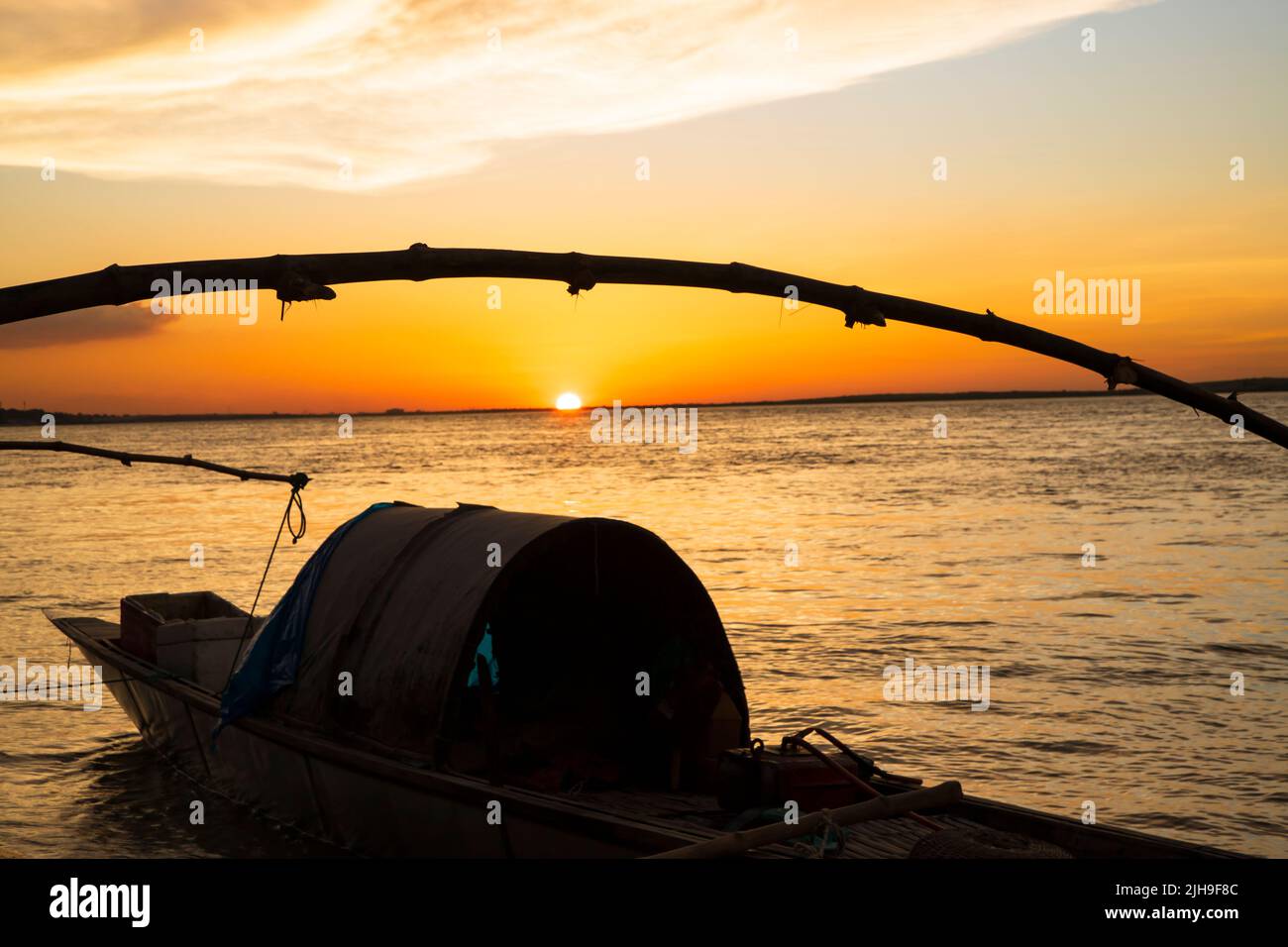 Sailboat against scenic sunset hi-res stock photography and images - Alamy