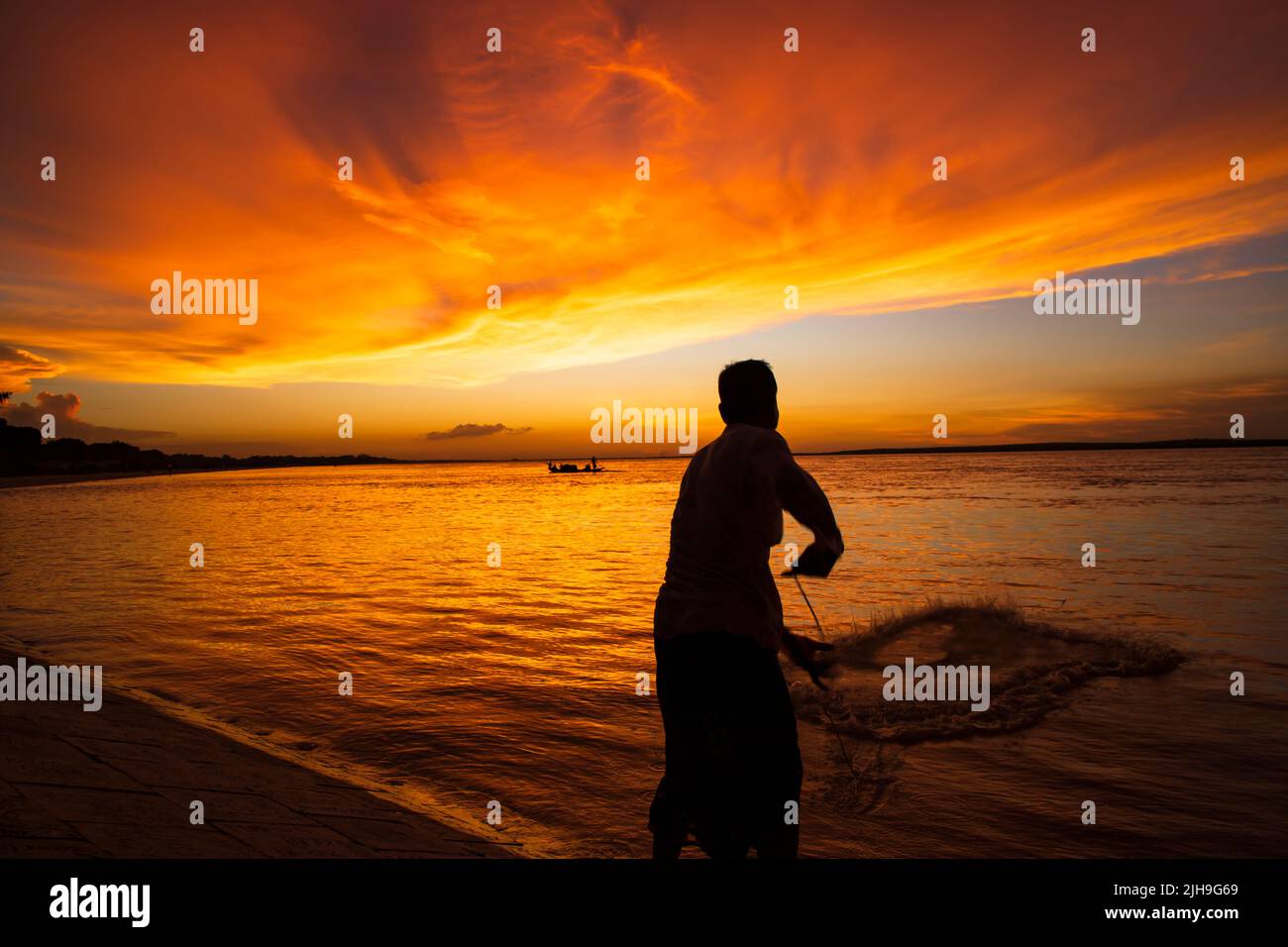Man fishing in sea dusk activity hi-res stock photography and images ...