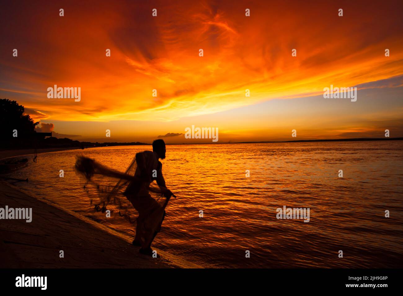 Man fishing in sea dusk activity hi-res stock photography and images ...