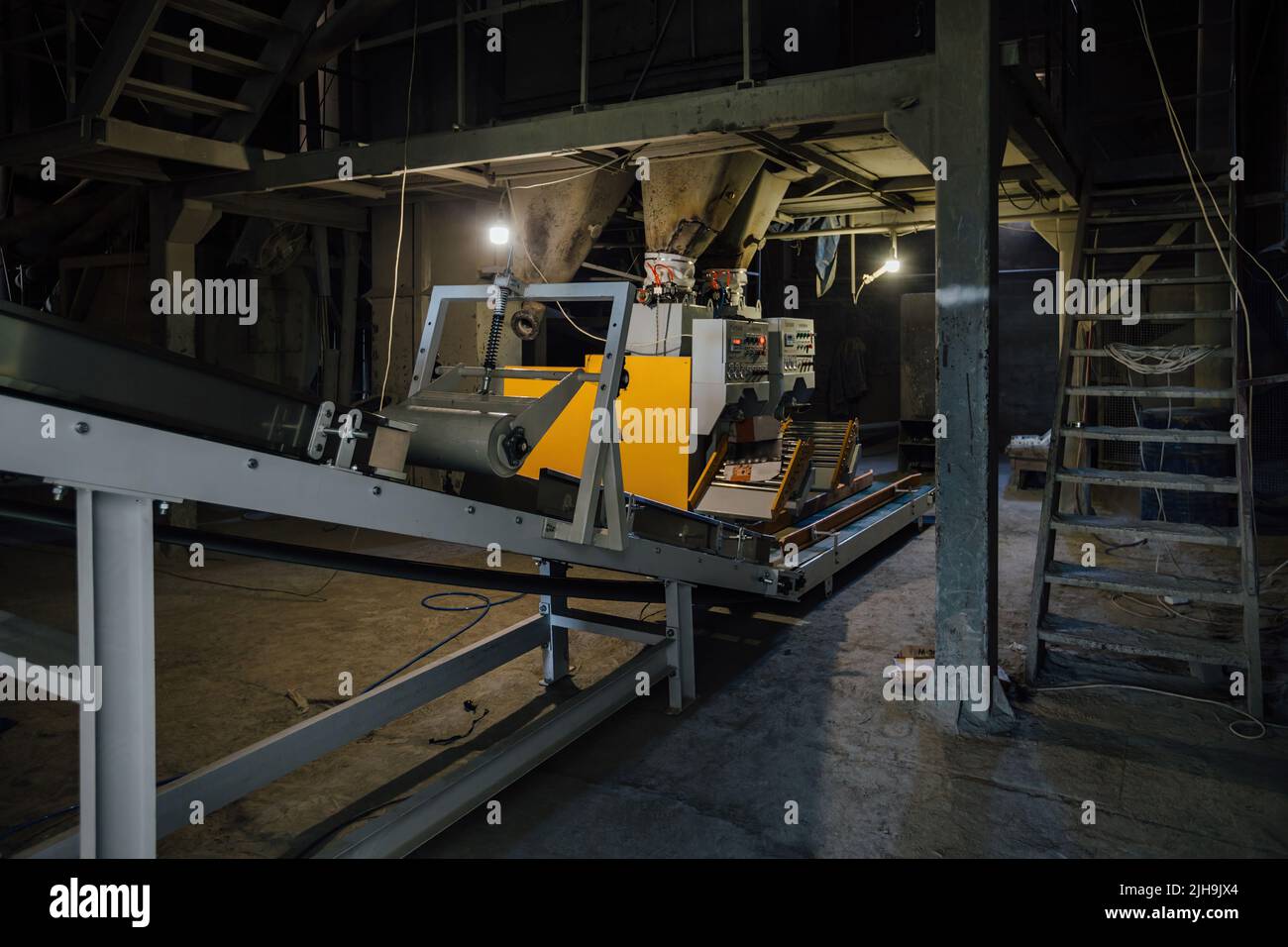 Cement packaging, bagging and stacking machine Stock Photo - Alamy