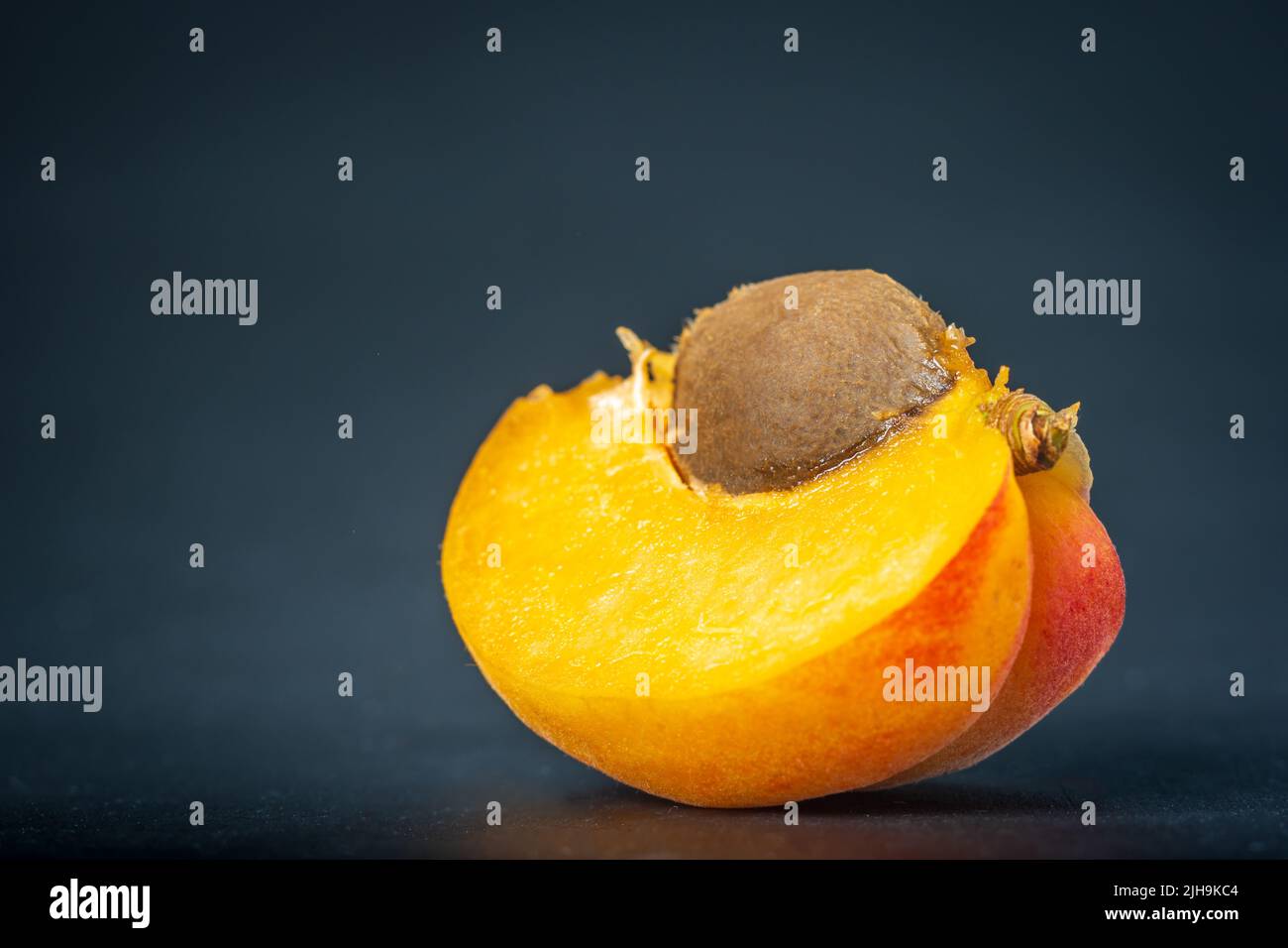 Fruit slice cut open hi-res stock photography and images - Alamy