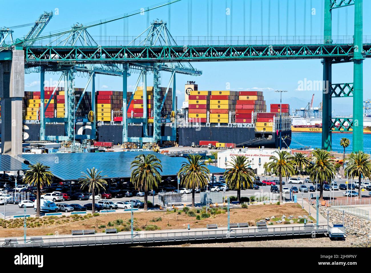 Freighter Under Vincent Thomas Bridge Stock Photo - Alamy
