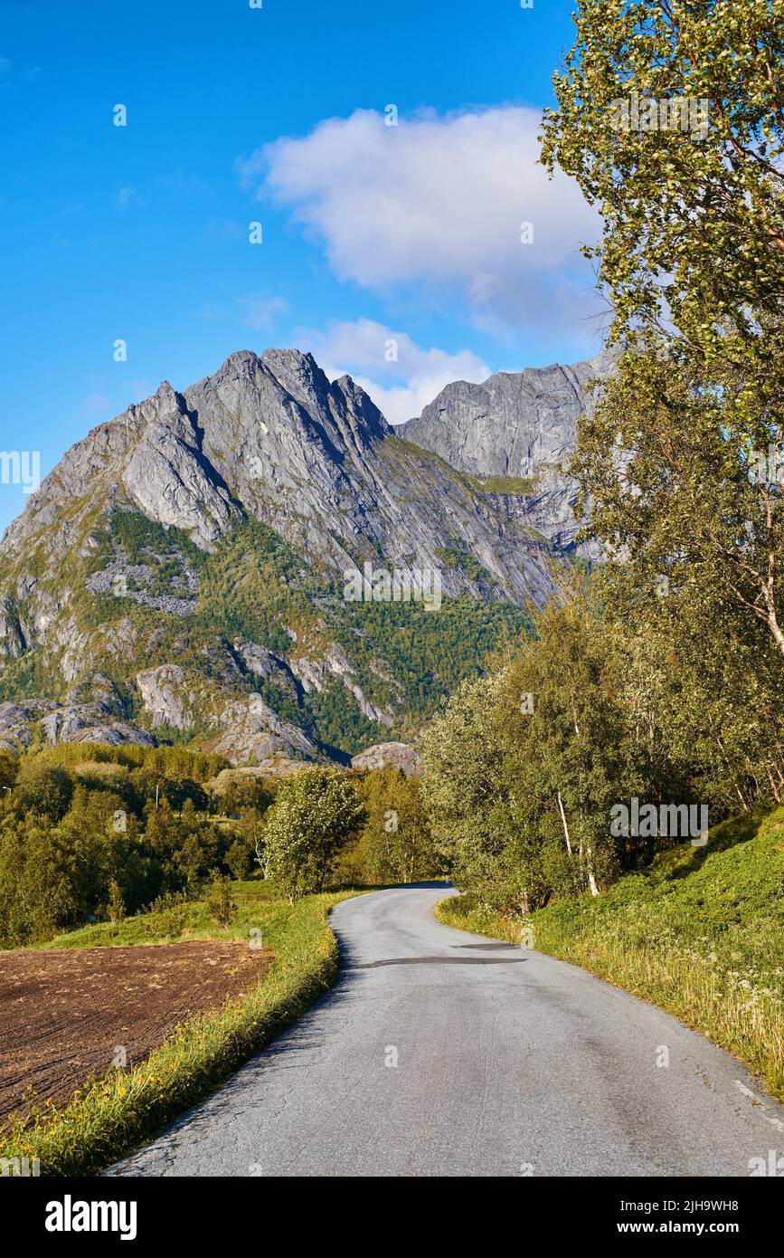 Curvy roadway hi-res stock photography and images - Alamy