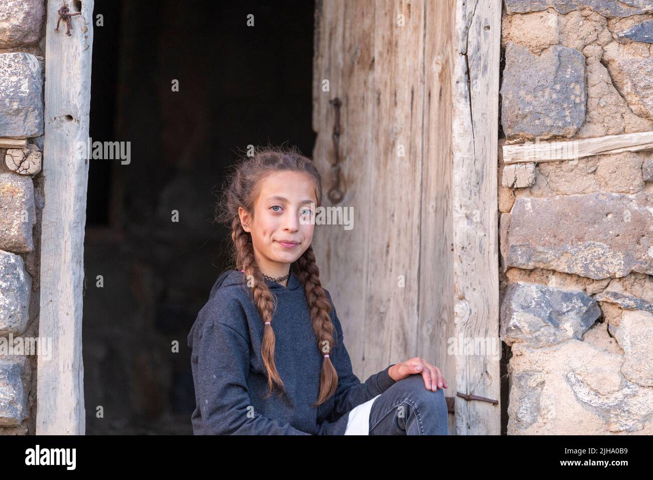 Refugee girl portrait hi-res stock photography and images - Alamy