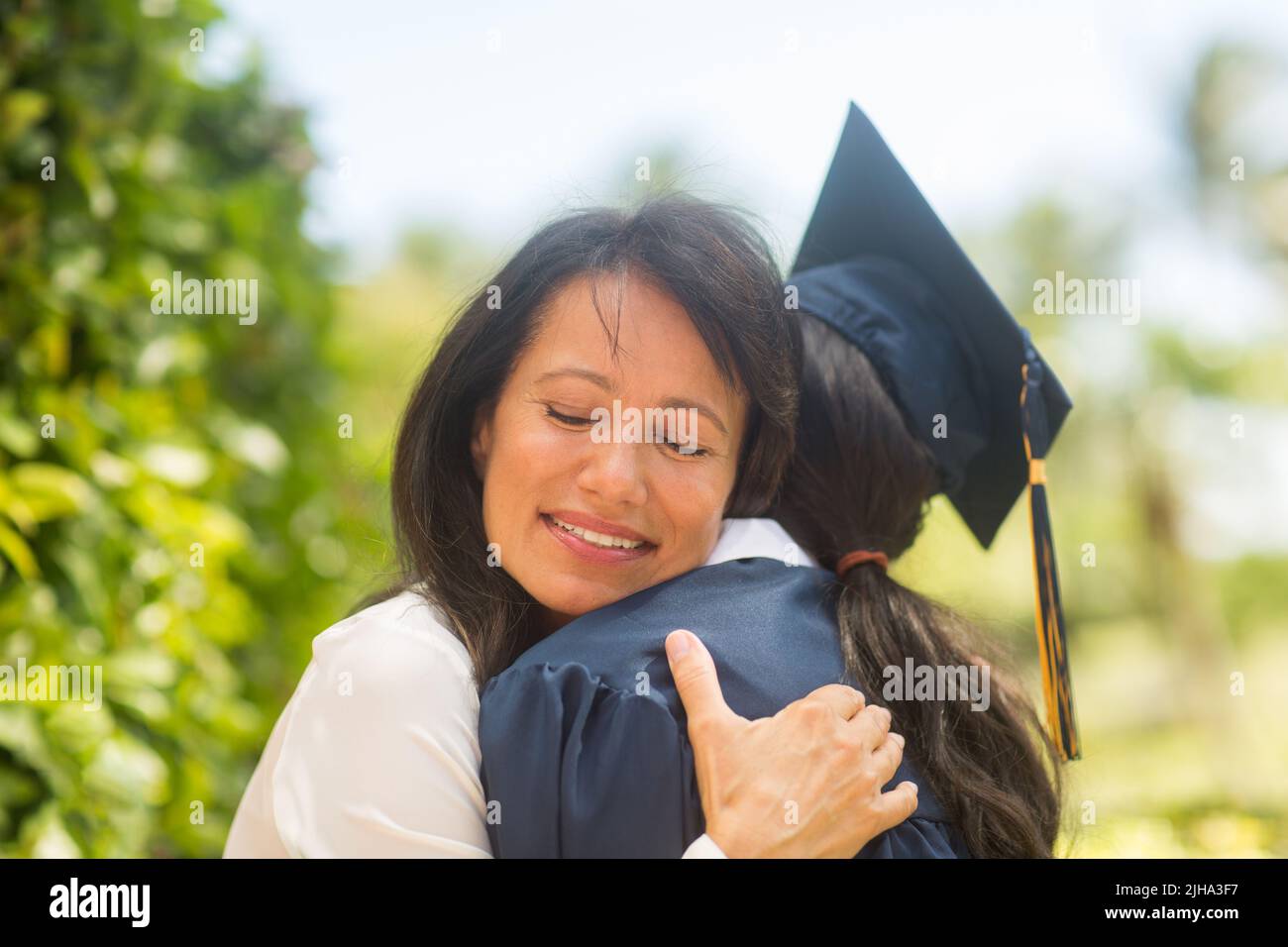 Mother hugging her daugher at her graduation Stock Photo - Alamy