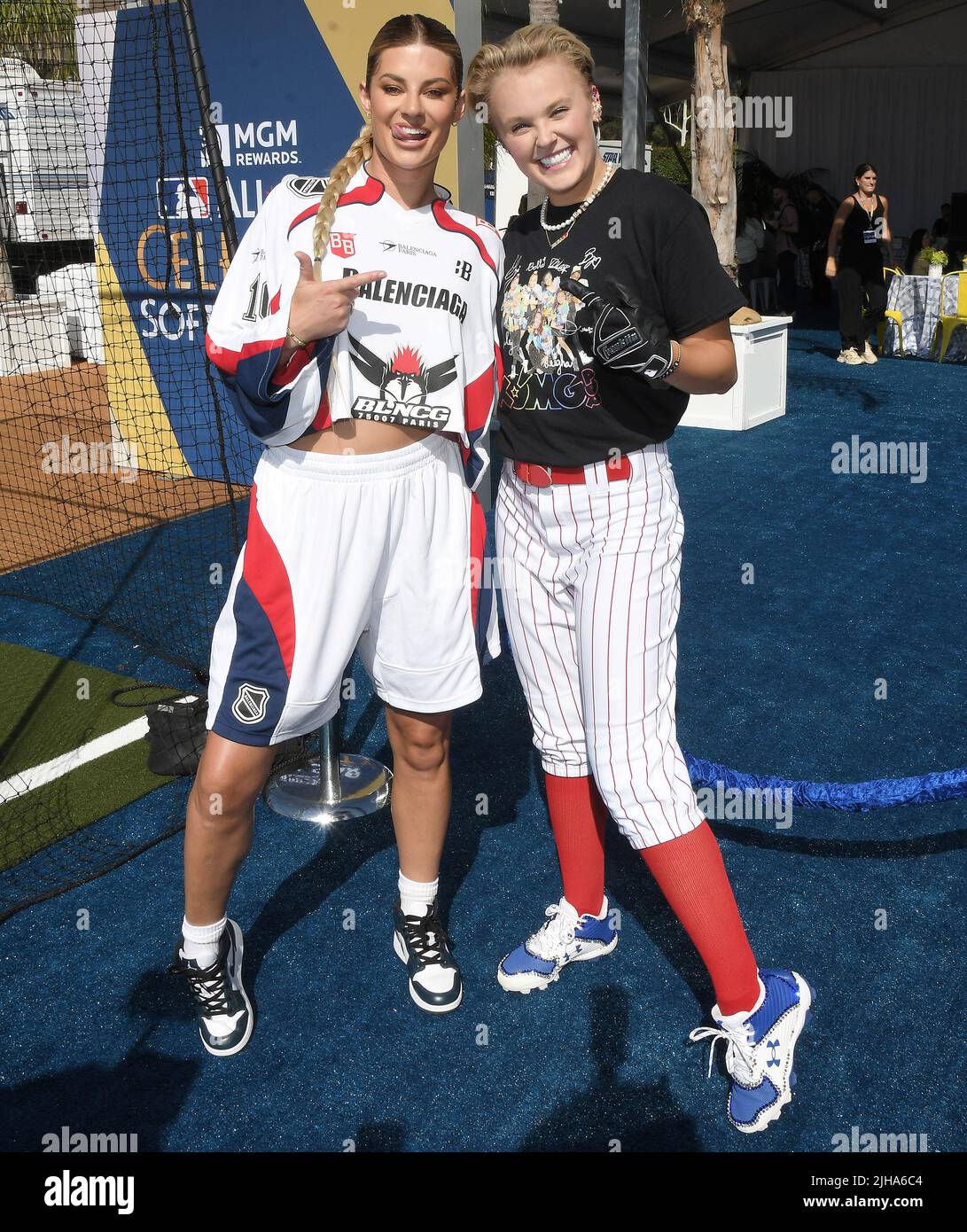 (L-R) Hannah Stocking and JoJo Siwa at the 2022 MLB All-Star Celebrity ...