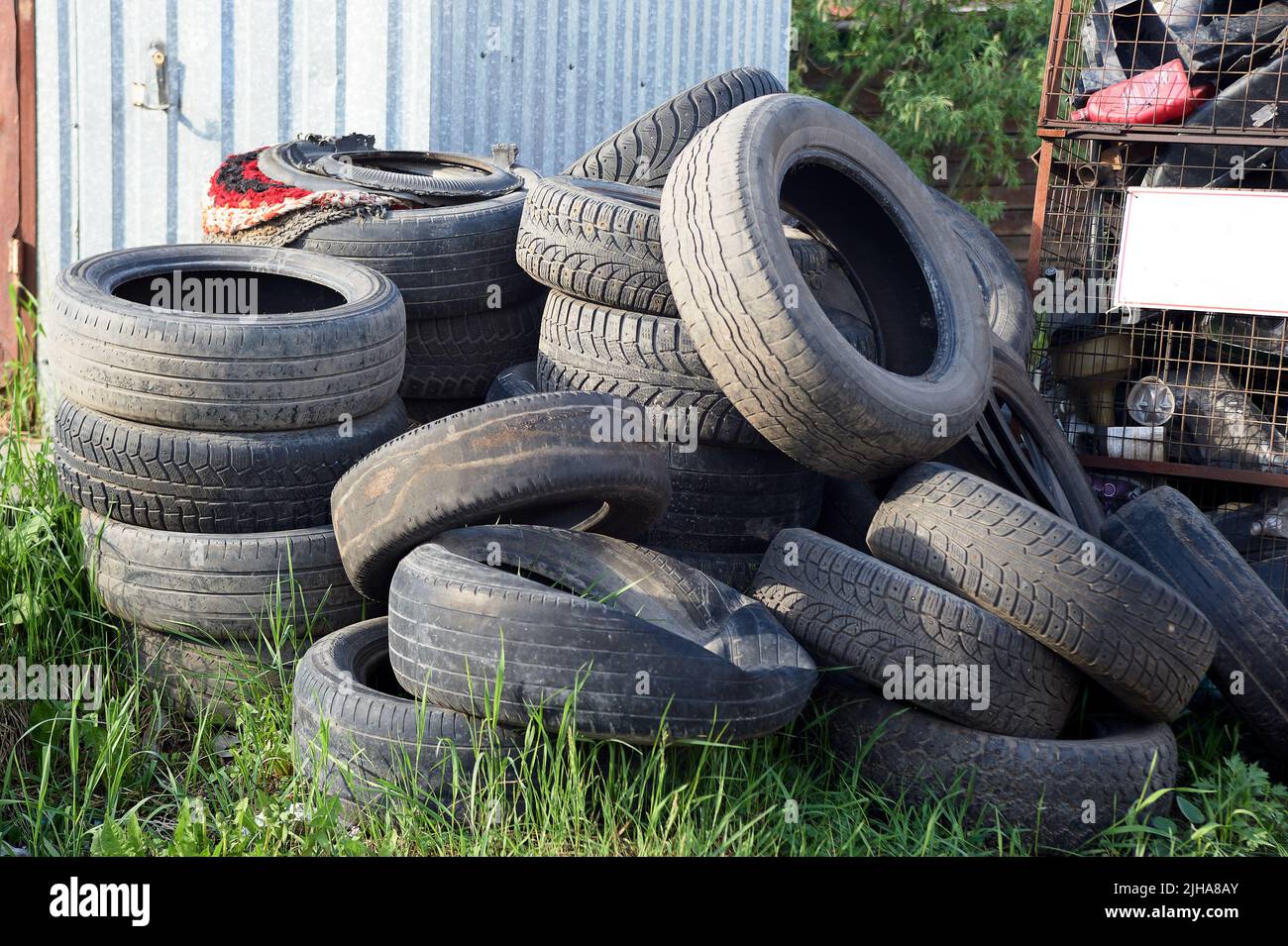 Car tire in grass hi-res stock photography and images - Alamy