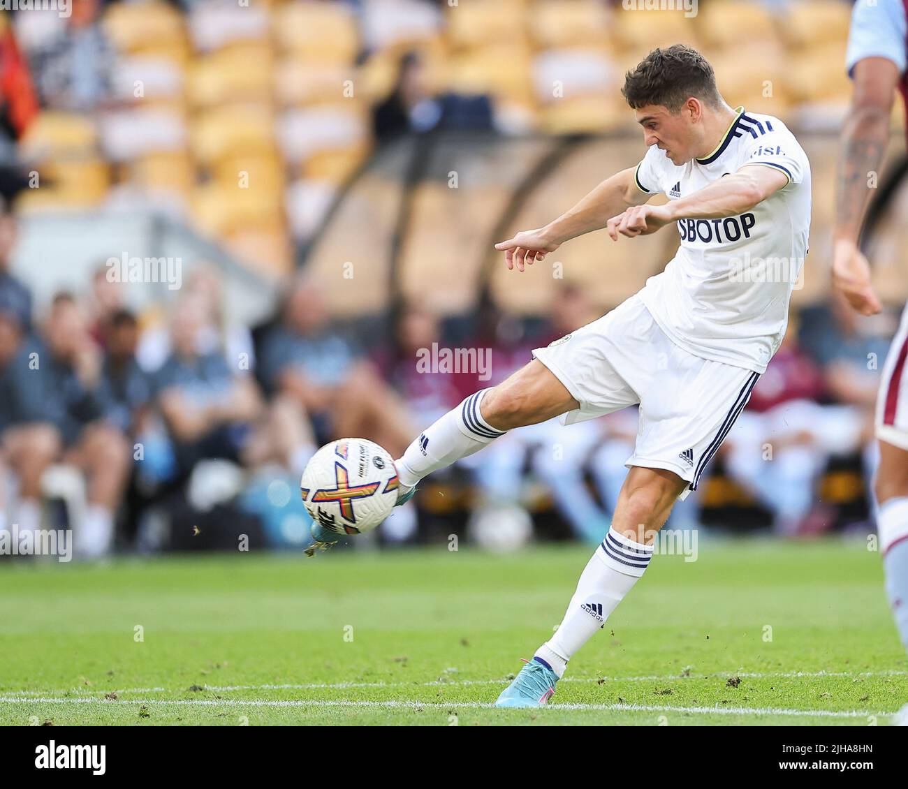 Dan James of Leeds United shoots Stock Photo - Alamy