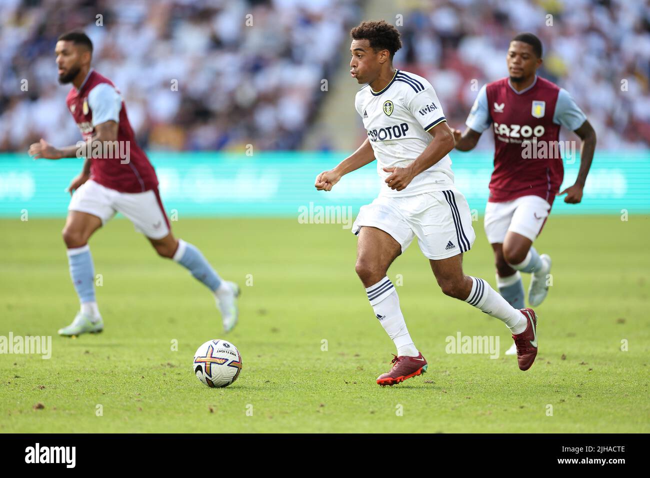 Tyler Adams of Leeds United dribbles Stock Photo - Alamy