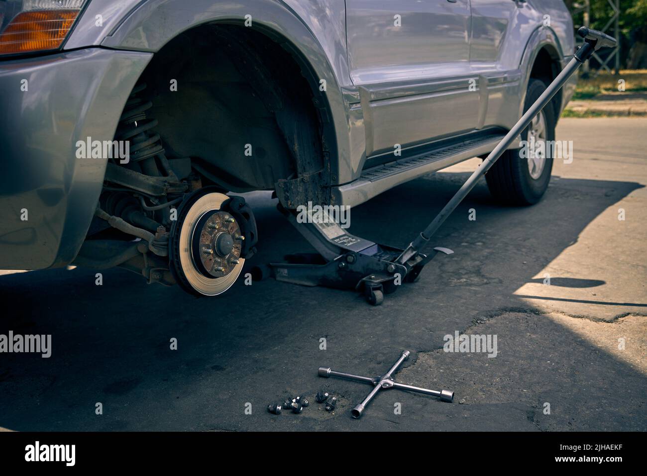 Car missing wheel hi-res stock photography and images - Alamy