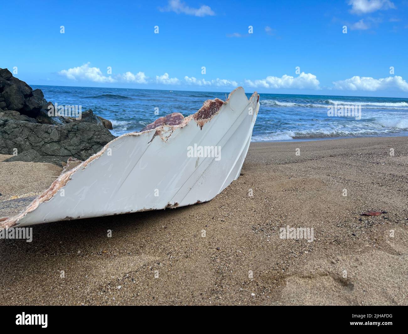 Shipwrecked boat hi-res stock photography and images - Alamy