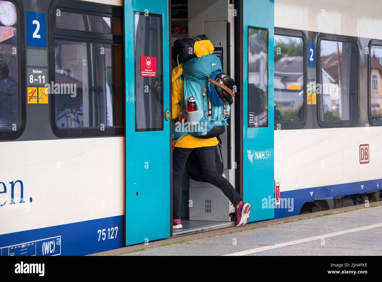 17 July 2022, Schleswig-Holstein, Westerland/Sylt: A woman with a ...