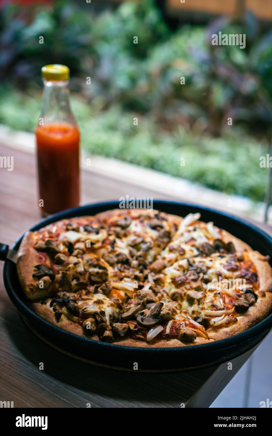 Shot fresh cheesy pizza hi-res stock photography and images - Alamy