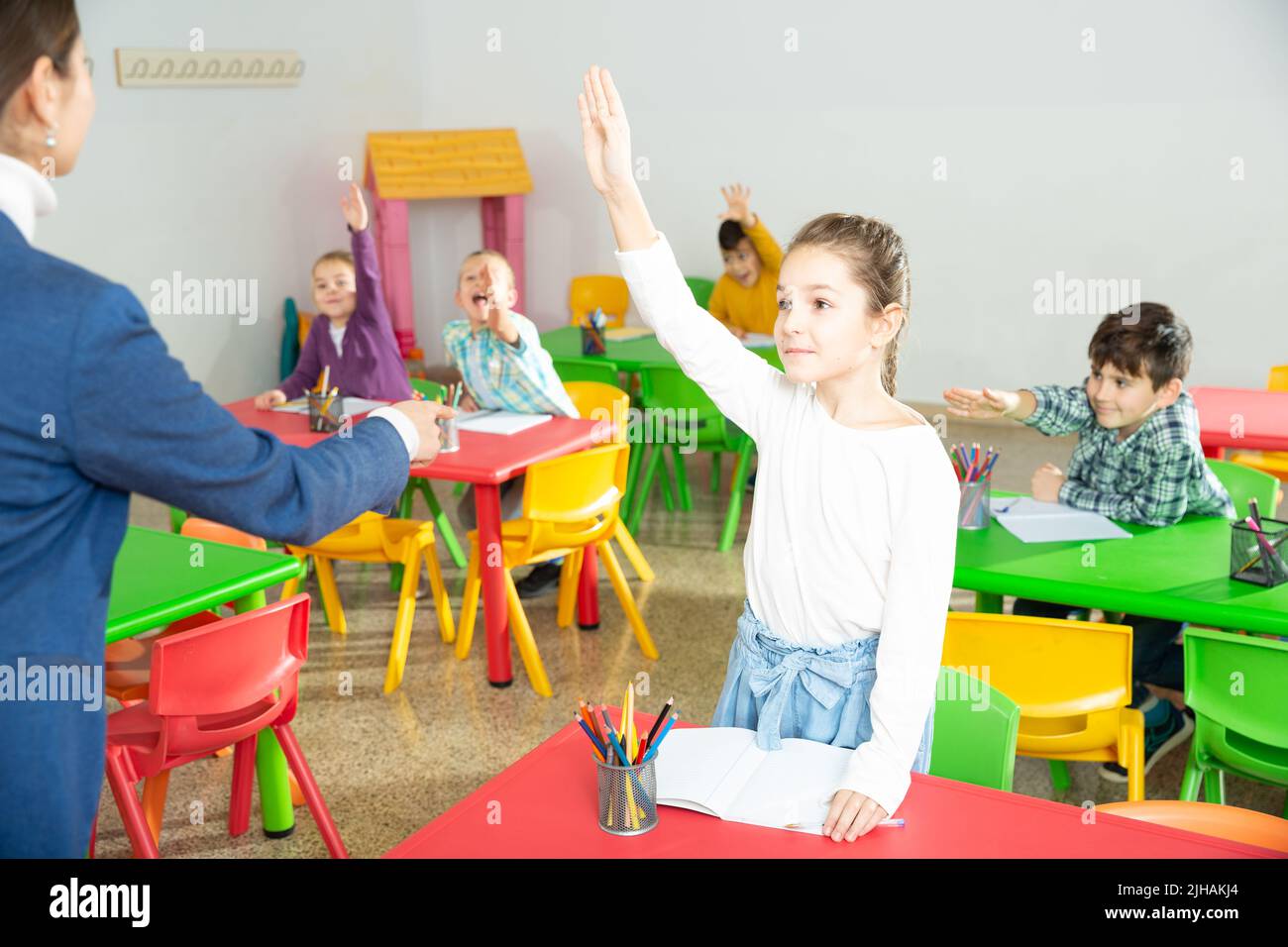 Teacher conducts lesson in elementary school Stock Photo - Alamy