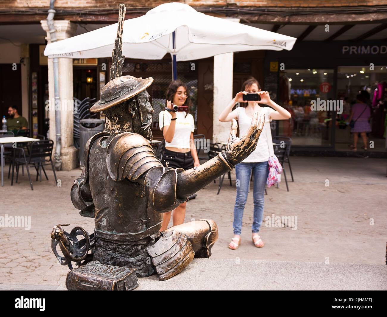 Don quijote de la mancha statue hi-res stock photography and images - Alamy