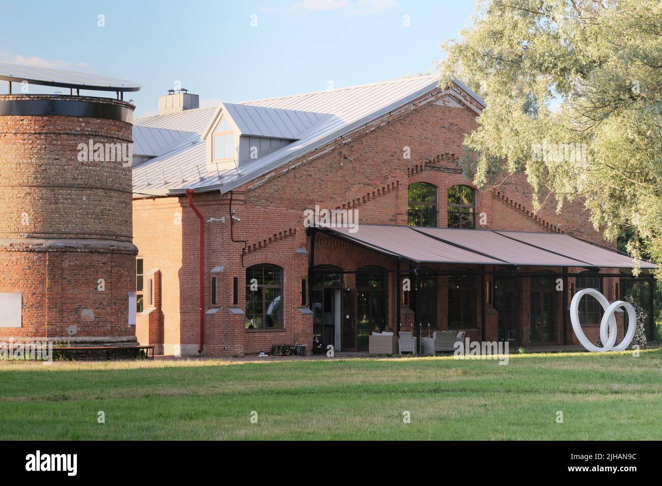 Old fashioned terrace hi-res stock photography and images - Alamy