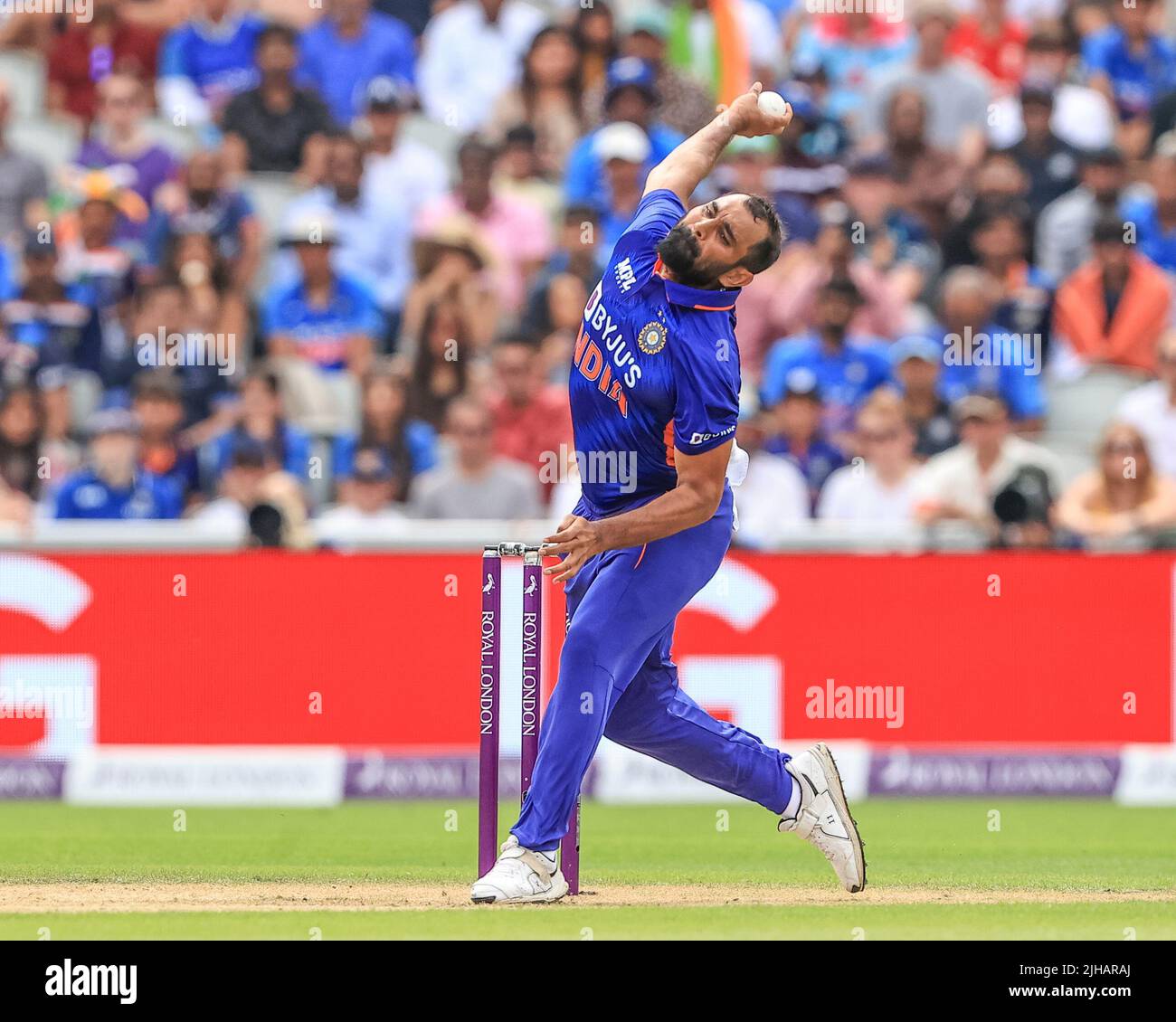 Mohammed Shami of India delivers the ball Stock Photo - Alamy