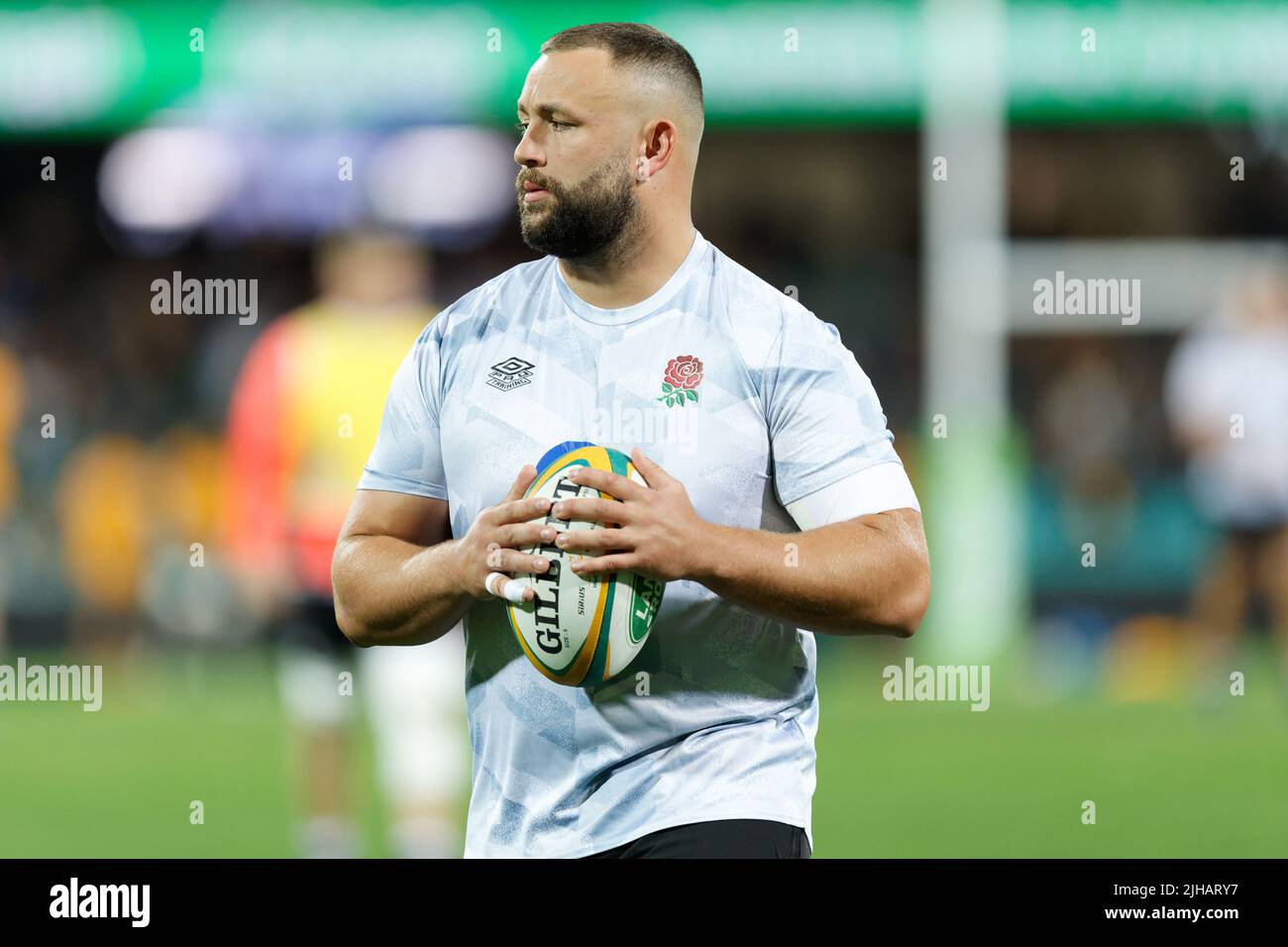 SYDNEY, AUSTRALIA - JULY 16: Will Stuart of England warms up before ...