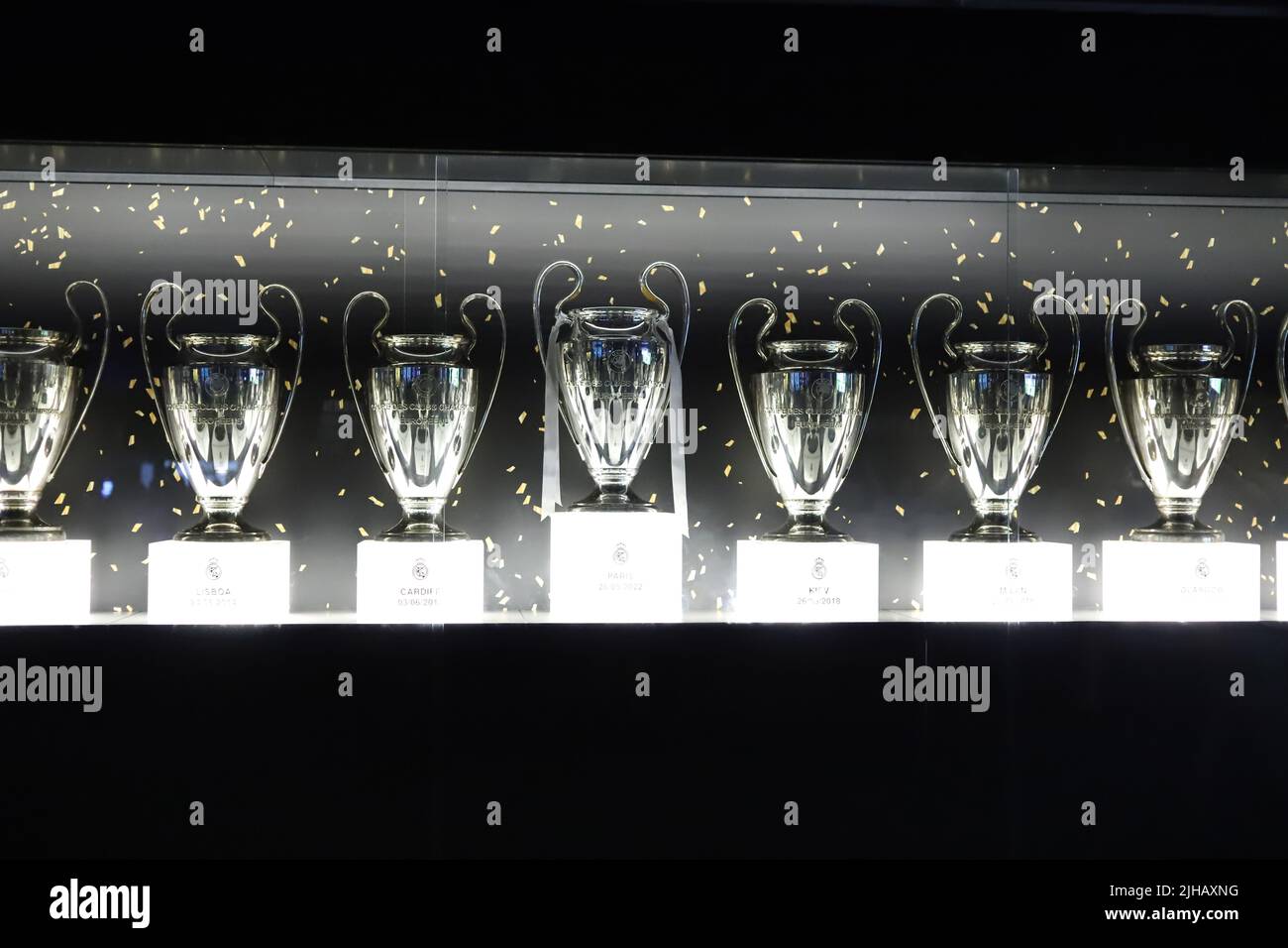 Uefa champions league trophy tour hi-res stock photography and images ...