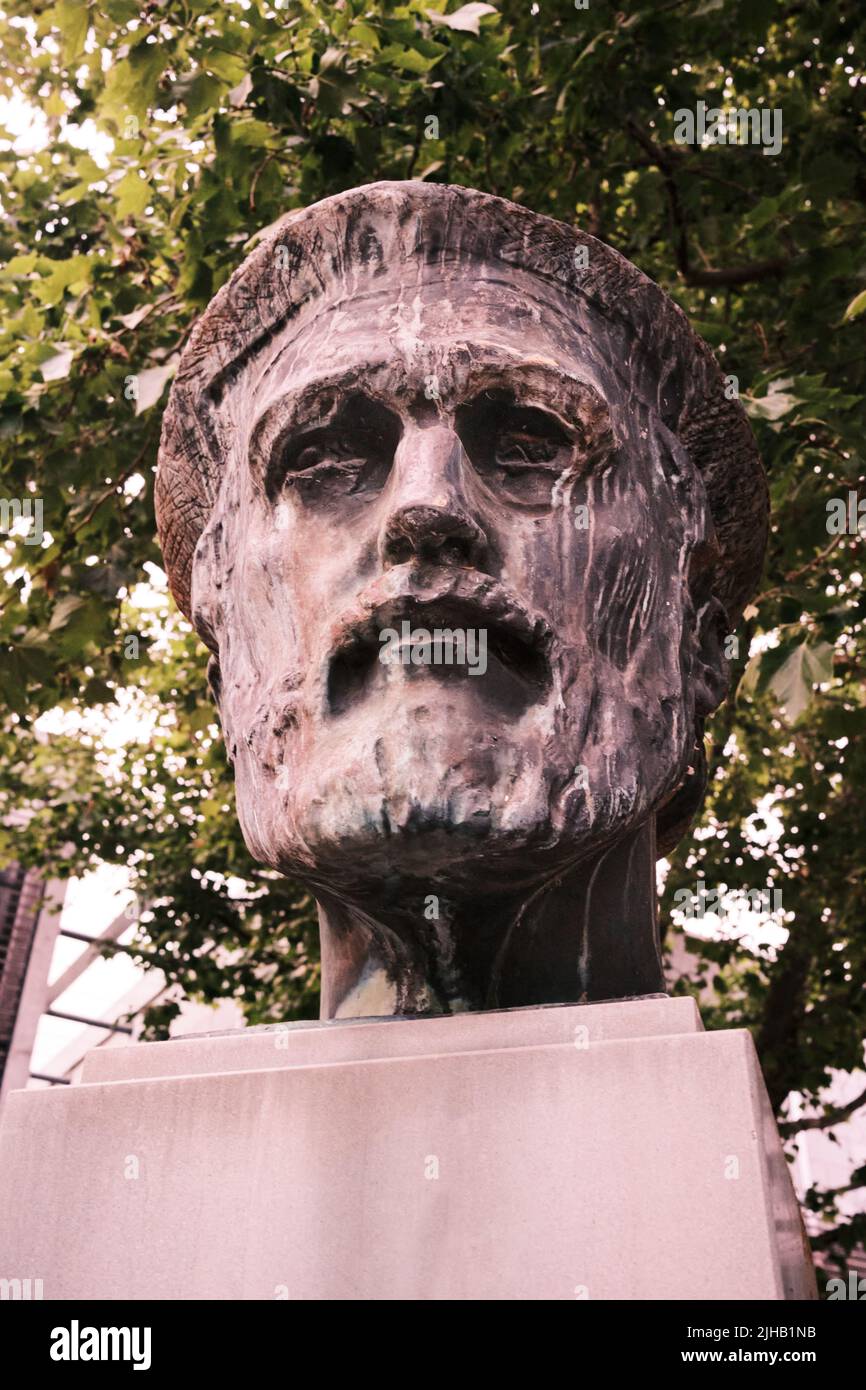 The face of Johannes Gutenberg statue in Mainz, Germany Stock Photo - Alamy