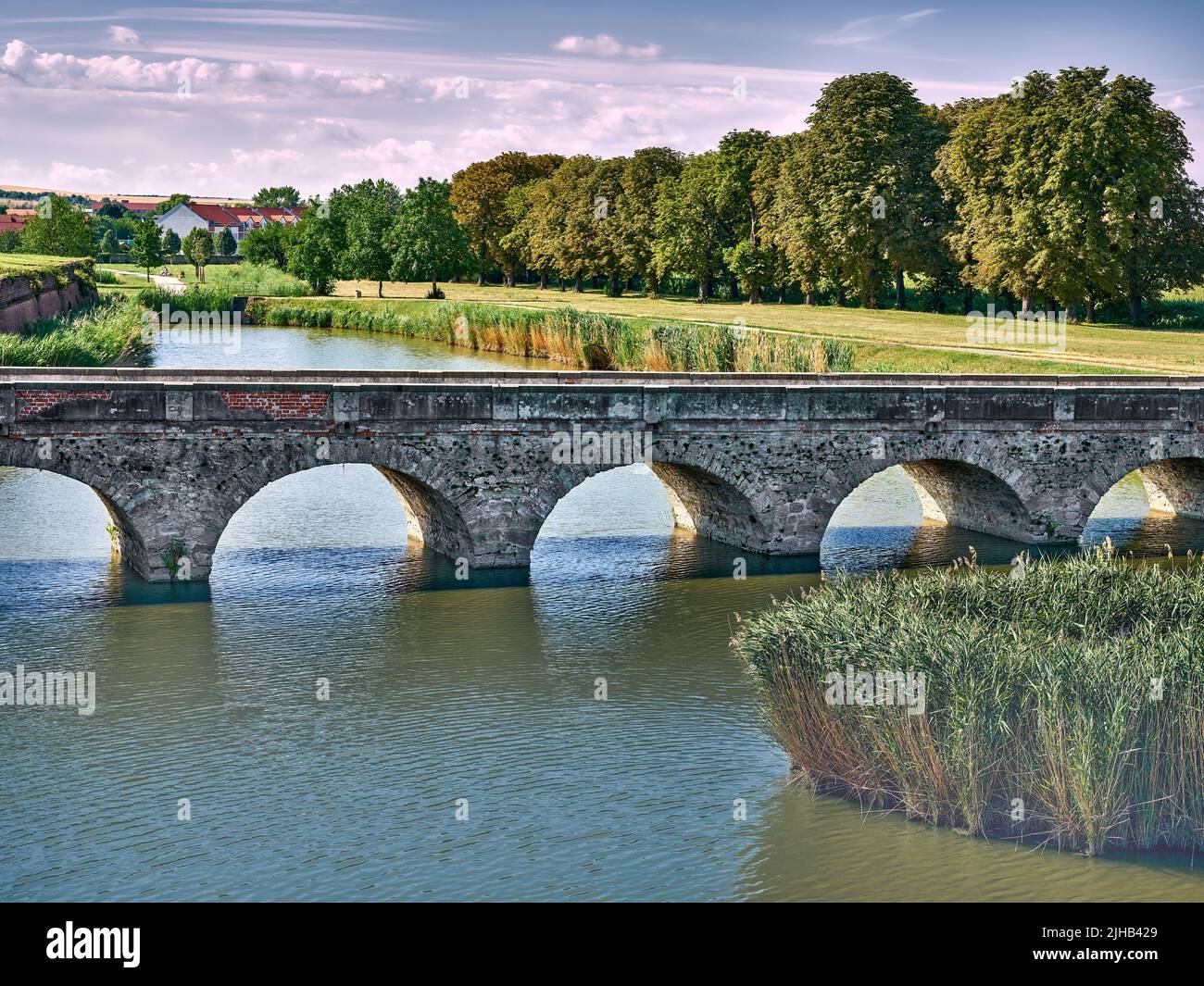 Sunlight arched bridge hi-res stock photography and images - Alamy