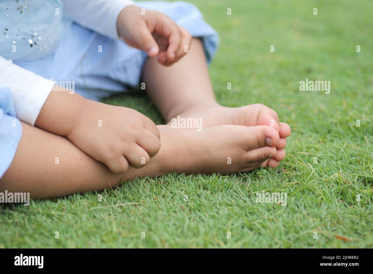 child girl suffering from itching skin, close up Stock Photo - Alamy
