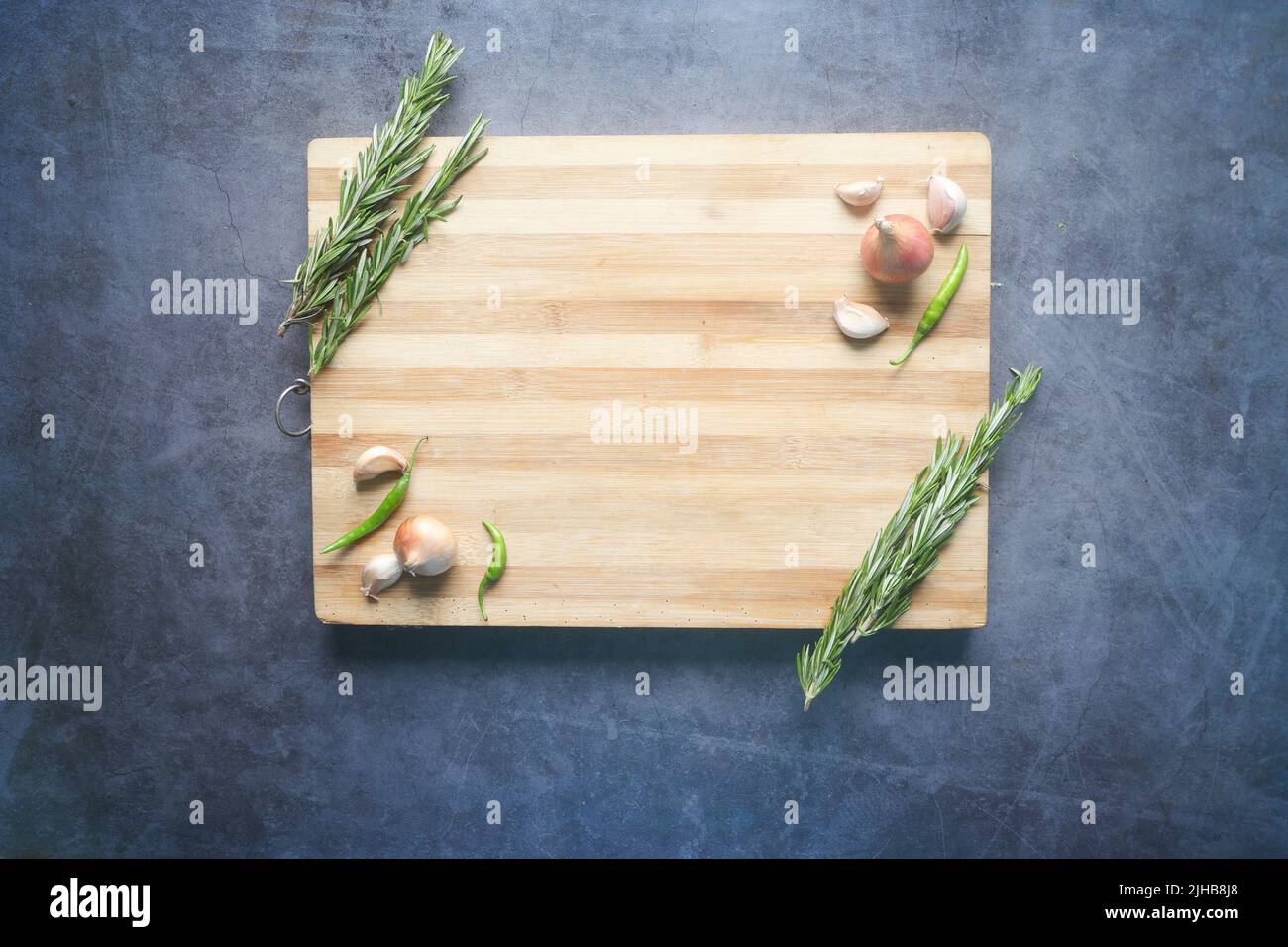 wooden chopping board on black background top down Stock Photo - Alamy